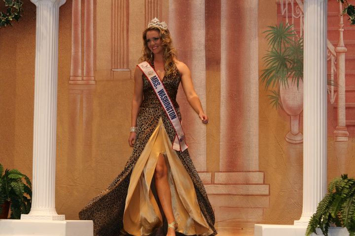 Elizabeth Larsen - Mrs. Washington America 2009