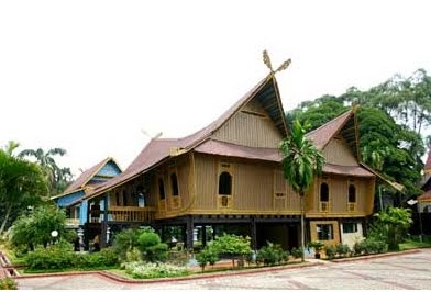 Rumah Adat Riau (Rumah Melayu Selaso Jatuh Kembar) ~ World Knowledge