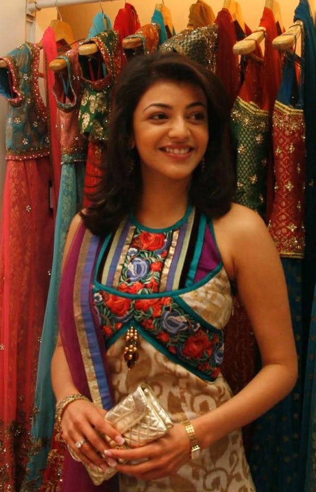 Kajal Agarwal Latest Stills in boutique Gallery~26