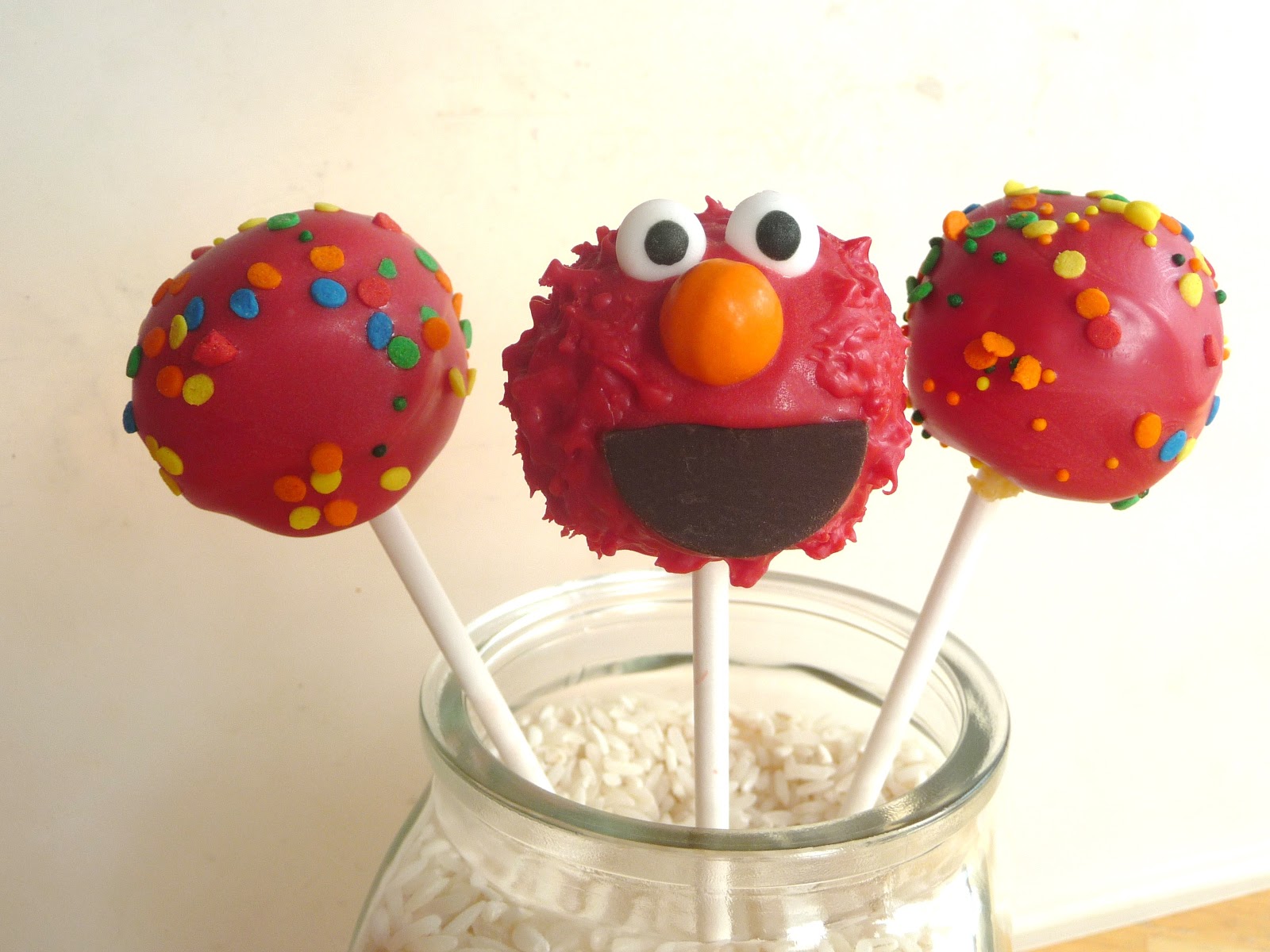 my little corner of the world: Elmo cake pops - step by step!