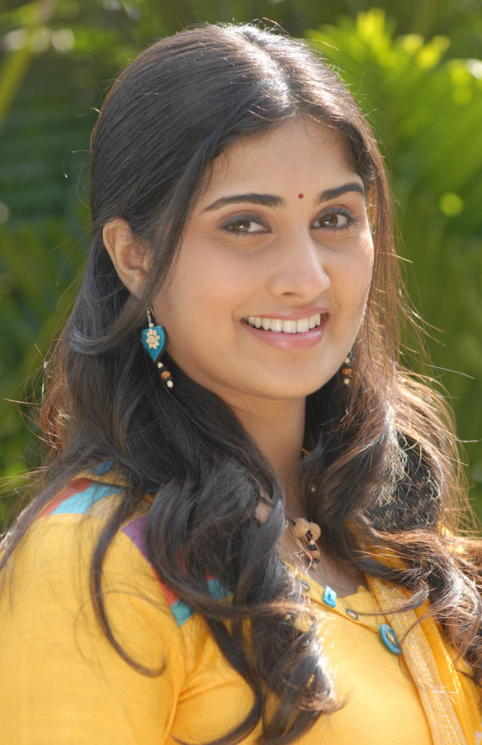 Tollywood Actress Baby Shamili Latest Hot Stills,Execlusiv Sarees ...