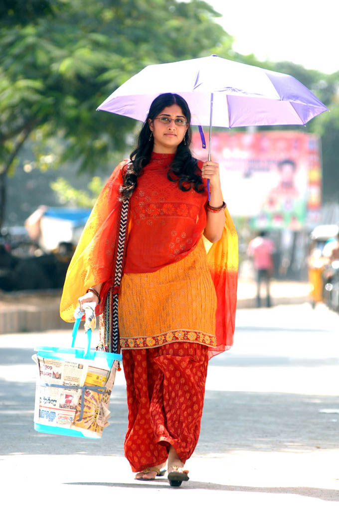 Tollywood Actress Baby Shamili Latest Hot Stills,Execlusiv Sarees ...