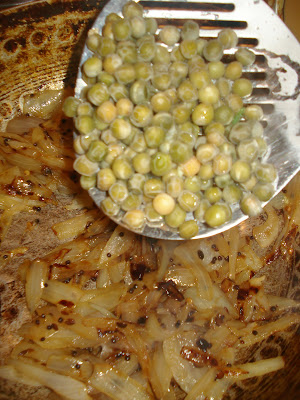 Guntur Traditions: Batani vankay kura / Peas egg plant curry