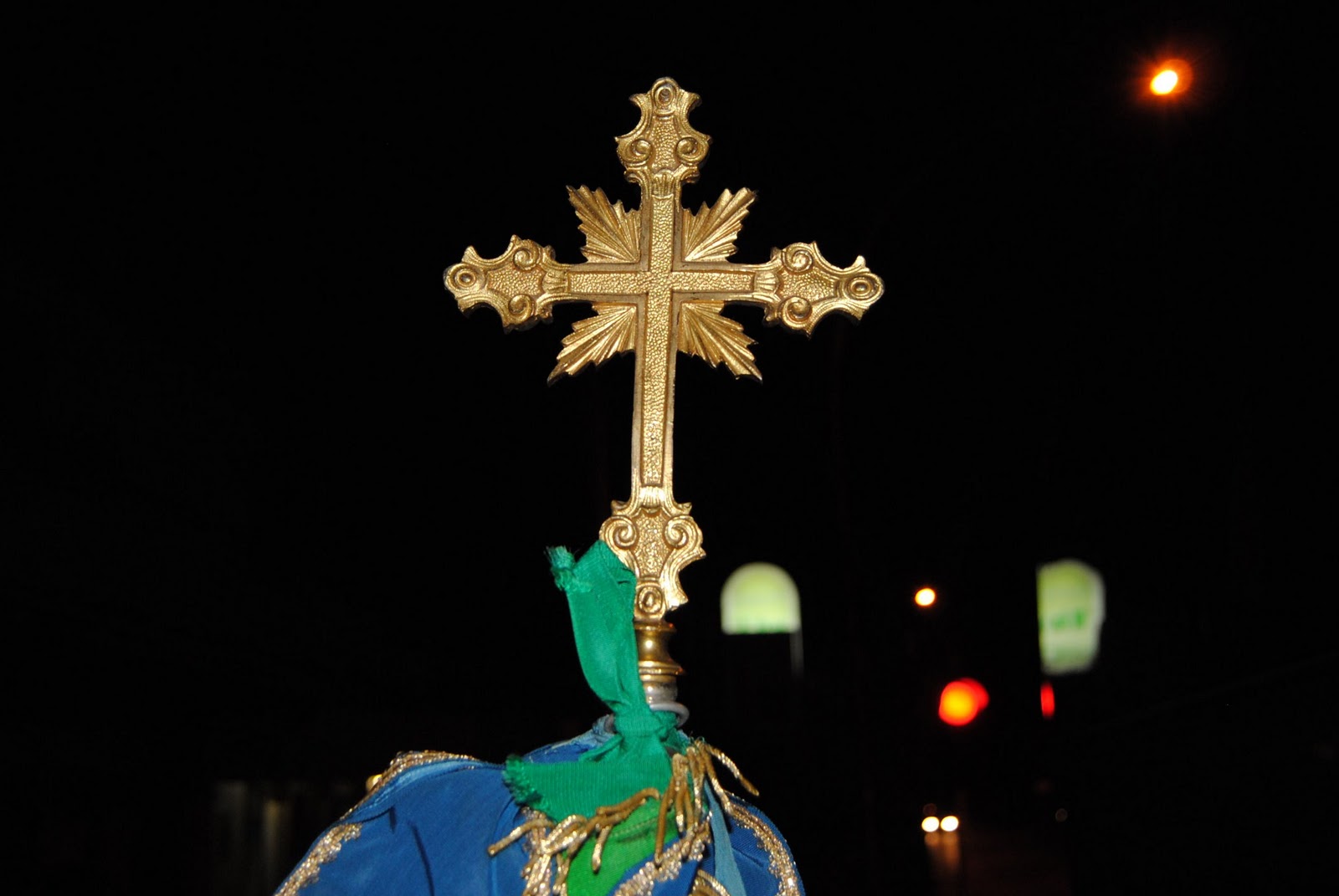 Orbis Catholicus Secundus: How It's Done: Cross on Flag Pole