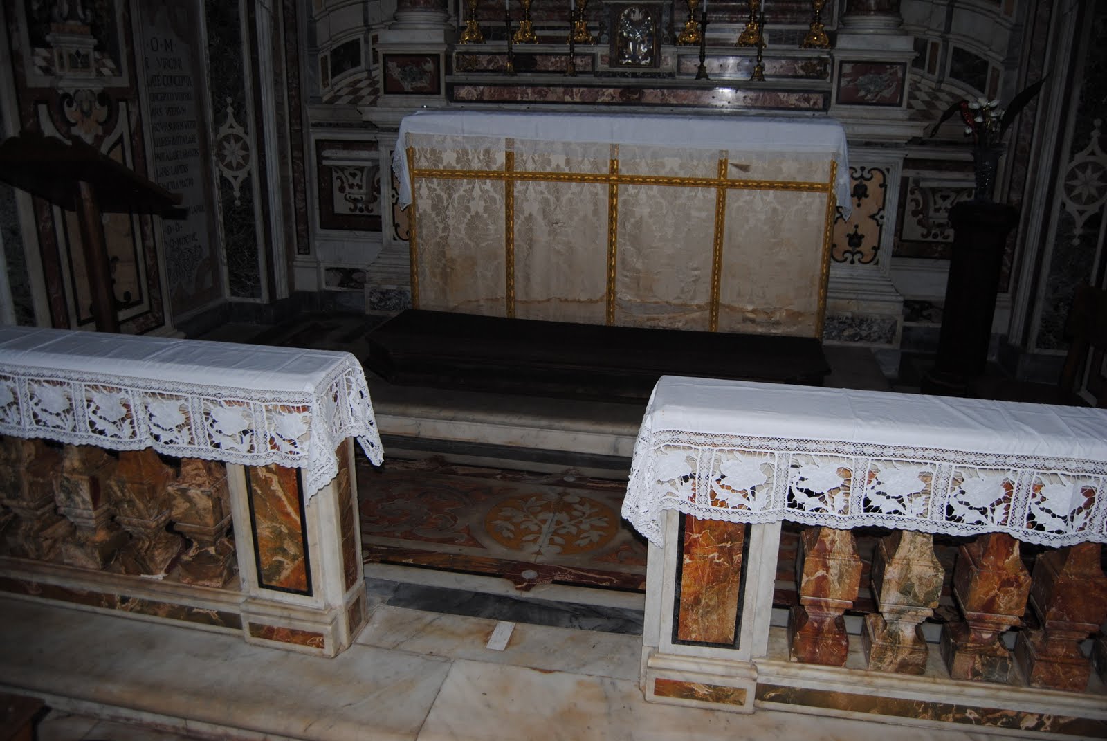 Orbis Catholicus Secundus: Catholic Culture: Veiled Communion Rail
