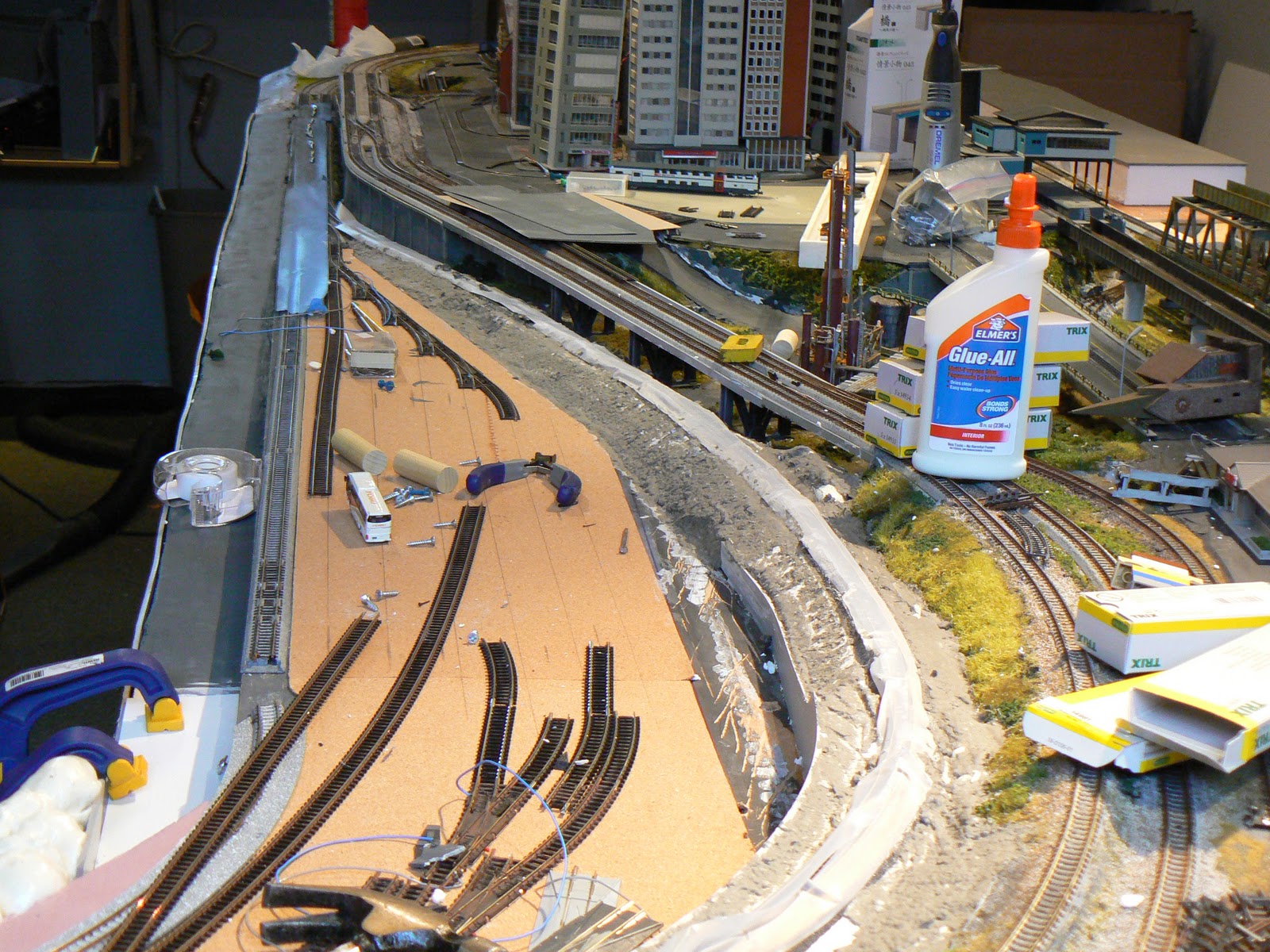 quinntopia - An N Scale blog: Sculpt-a-molding, Roads, and Fascia