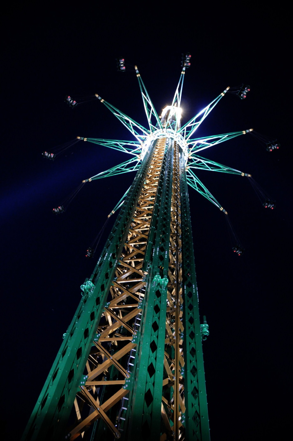 NewsPlusNotes: Photos Of The Finished Prater Turm