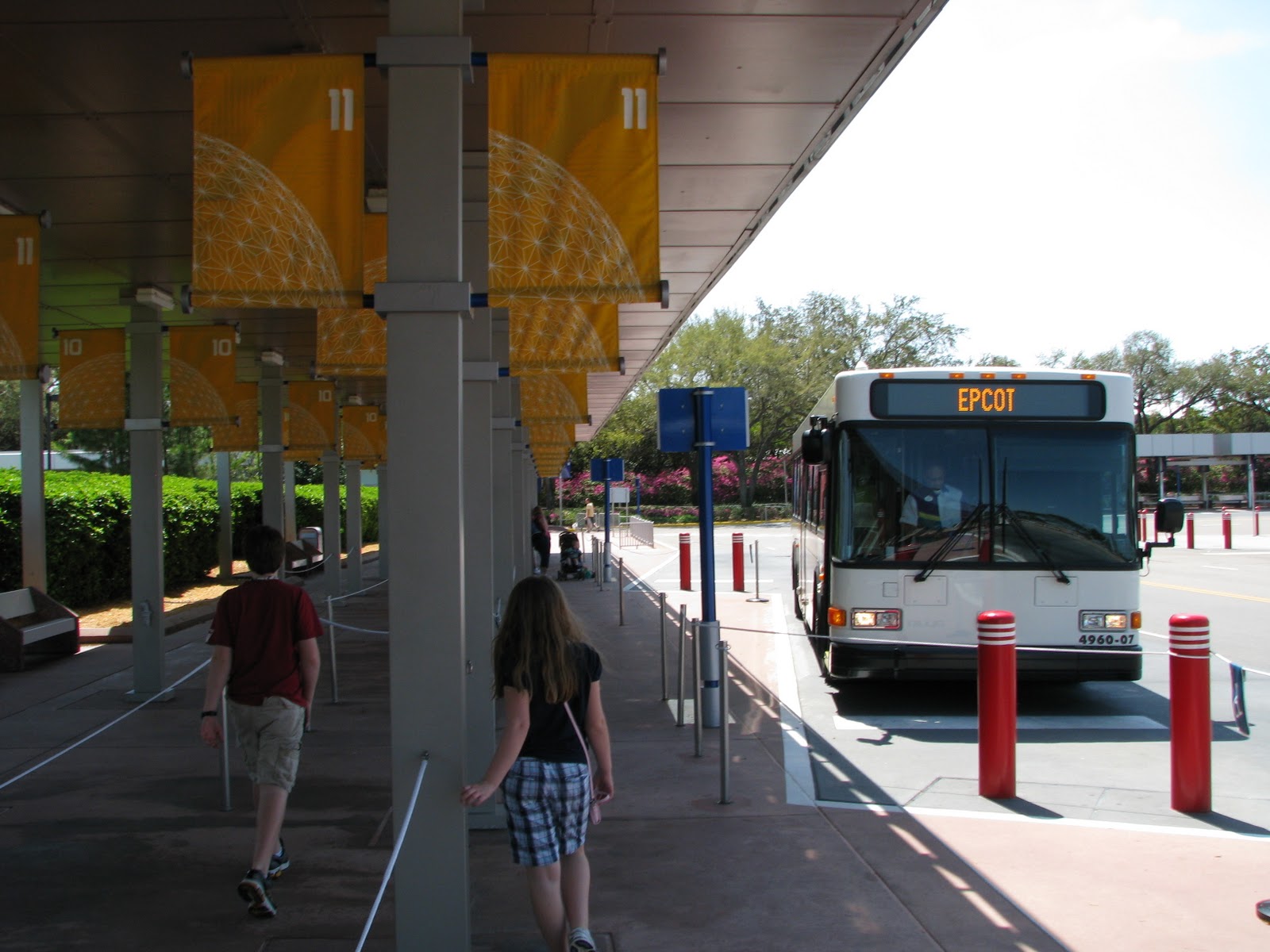 Disney World Vacation Tips: Disney World Buses | Disney World Blog ...