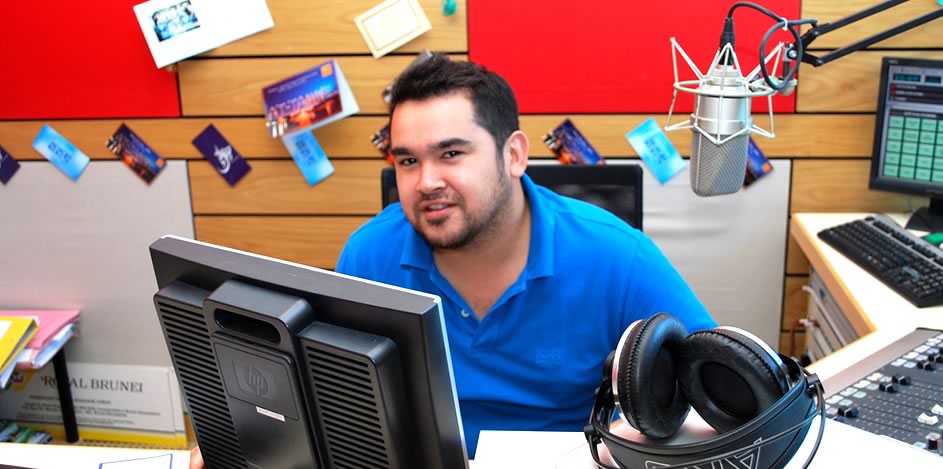 DJ Azim: Kristal fm English Djs.