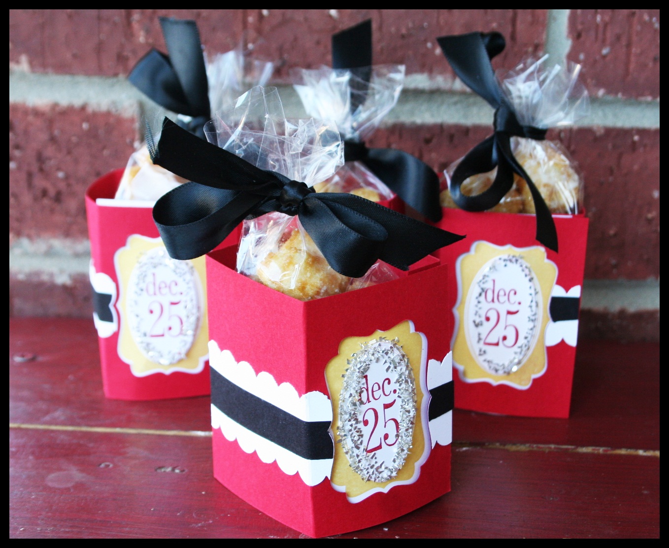 The Pink Elephant: Tutorial: Santa Box Treat