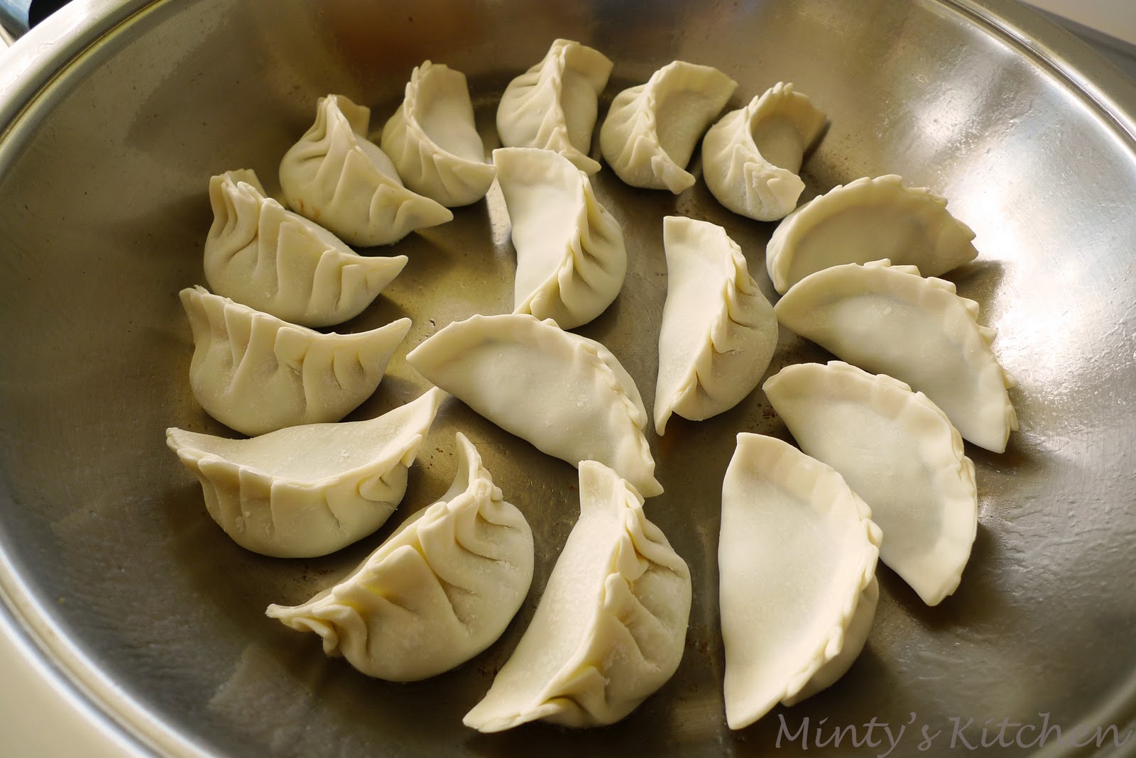 Minty's Kitchen: Gyoza (Japanese Potstickers)