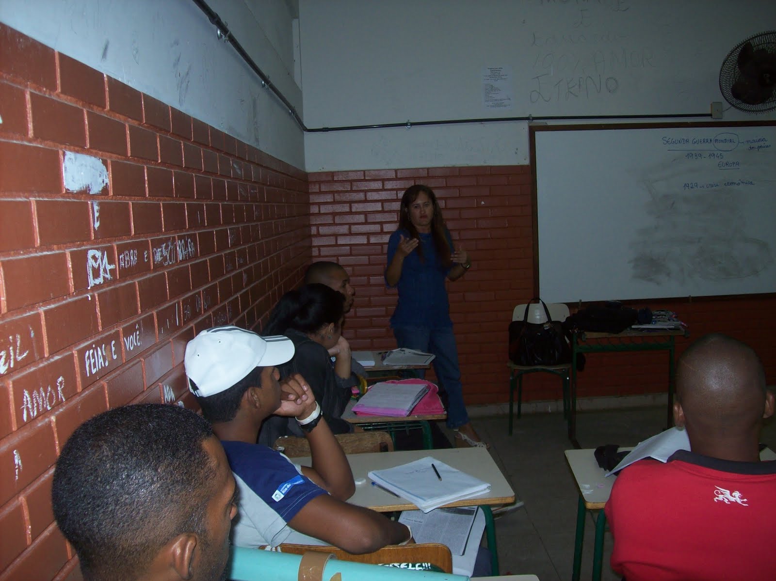 Blog do C.E. Visconde do Rio Branco: Lendo o mundo: Entrega de Livros EJA