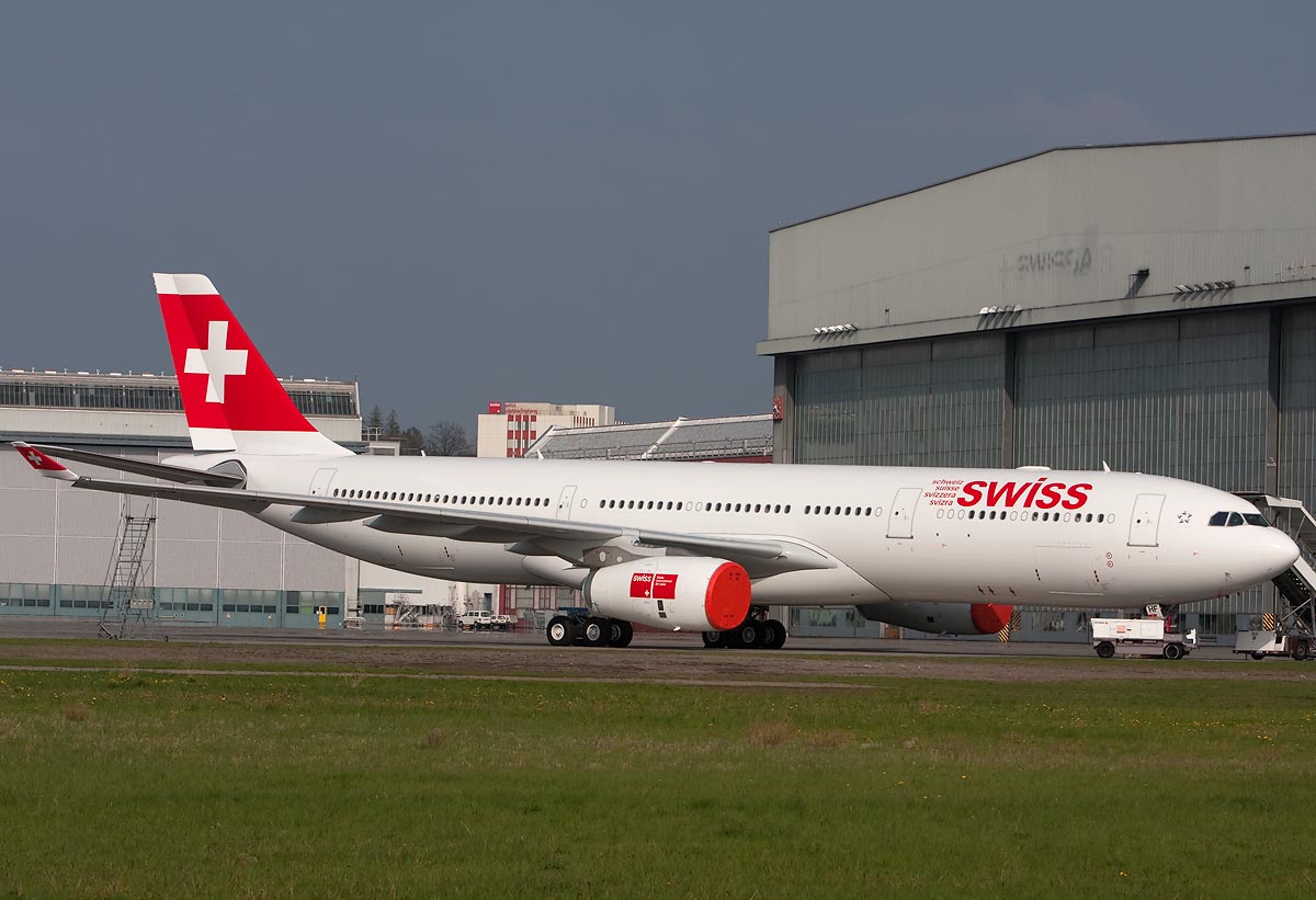 Jet und Propp`s 2010 von Jürg Bosshard: HB-JHF - Swiss International ...