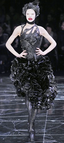 Mistaken Perfection: The Structured Torso: The bindings of corsets and ...