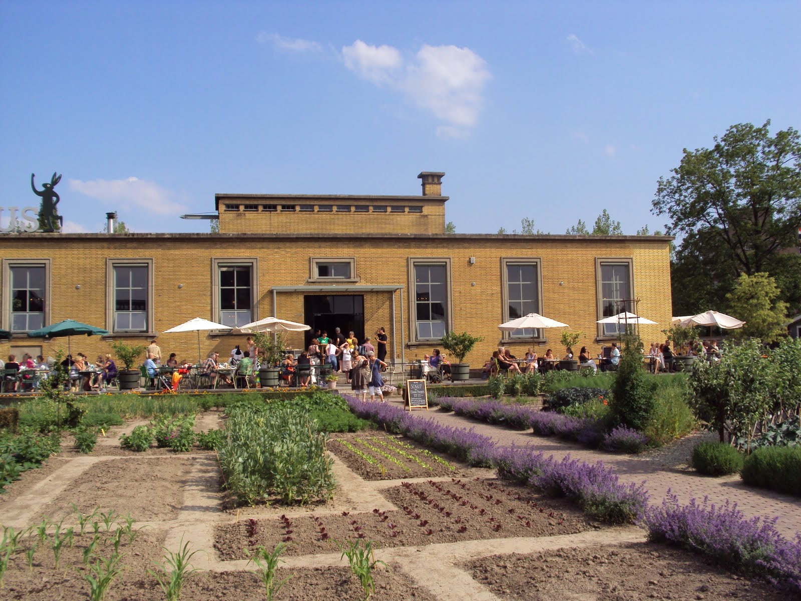 Wilbrink's wondere wereld: High tea bij Villa Augustus