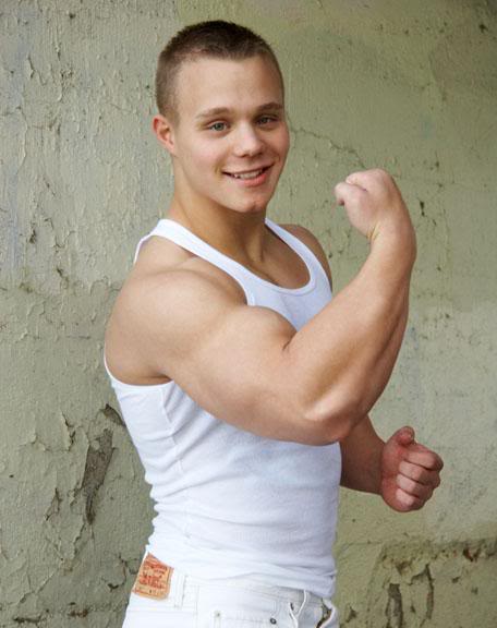 Profile of male fitness: Eric Barrenger: How I Train My Huge Arms