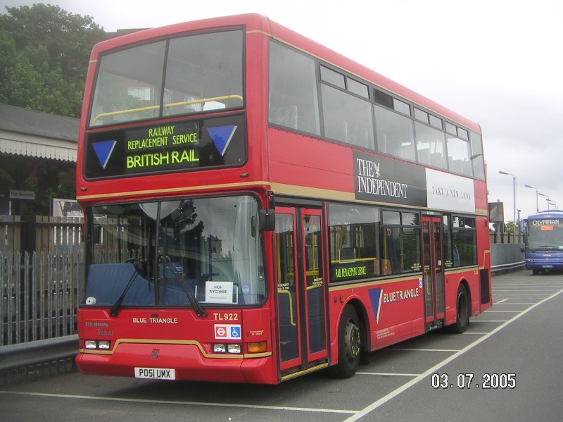 Shepherd's Bush: H&C & Central Line replacement buses cost £920,000