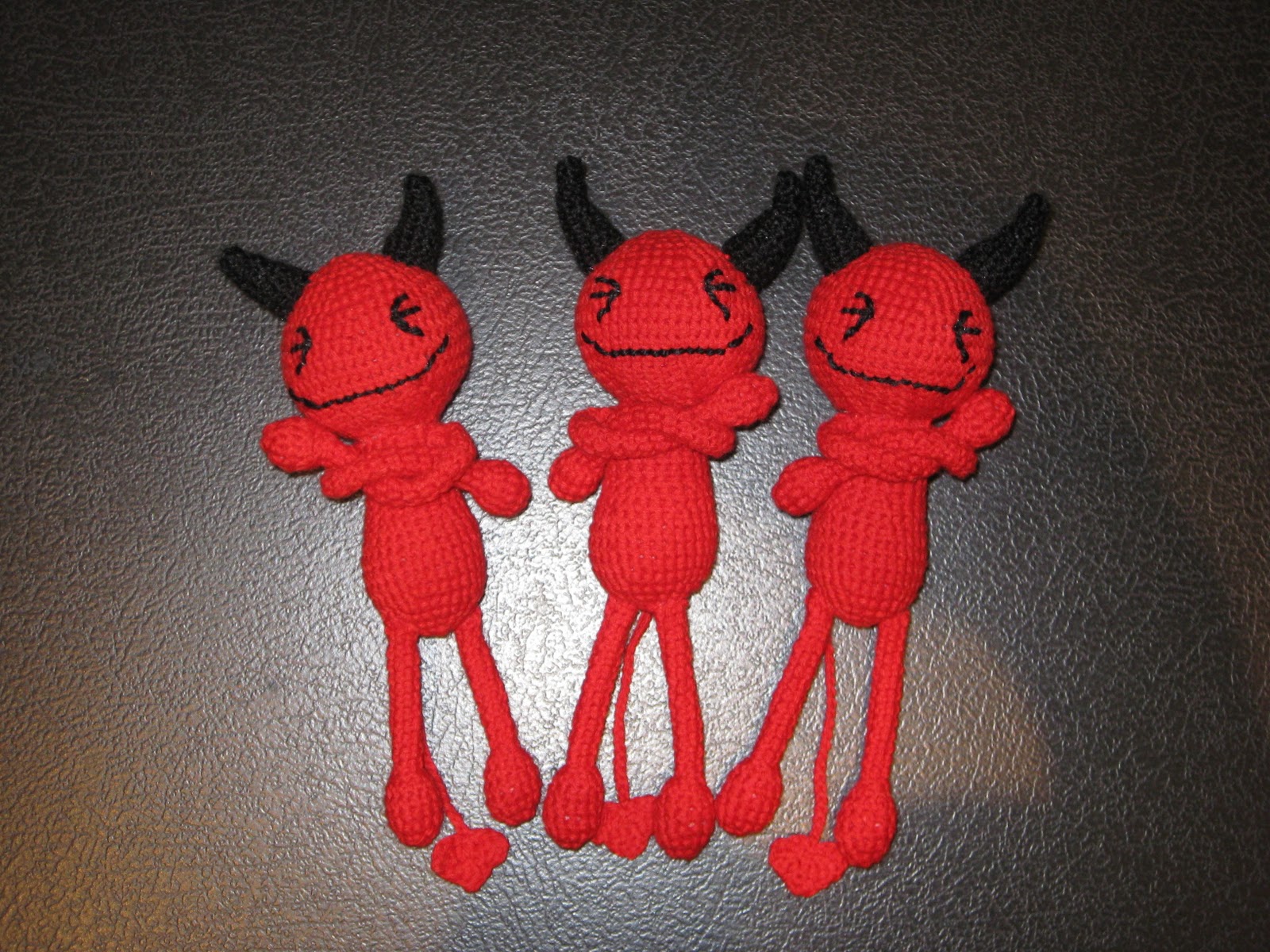 MOSH & COMPANY: Los tres diablillos