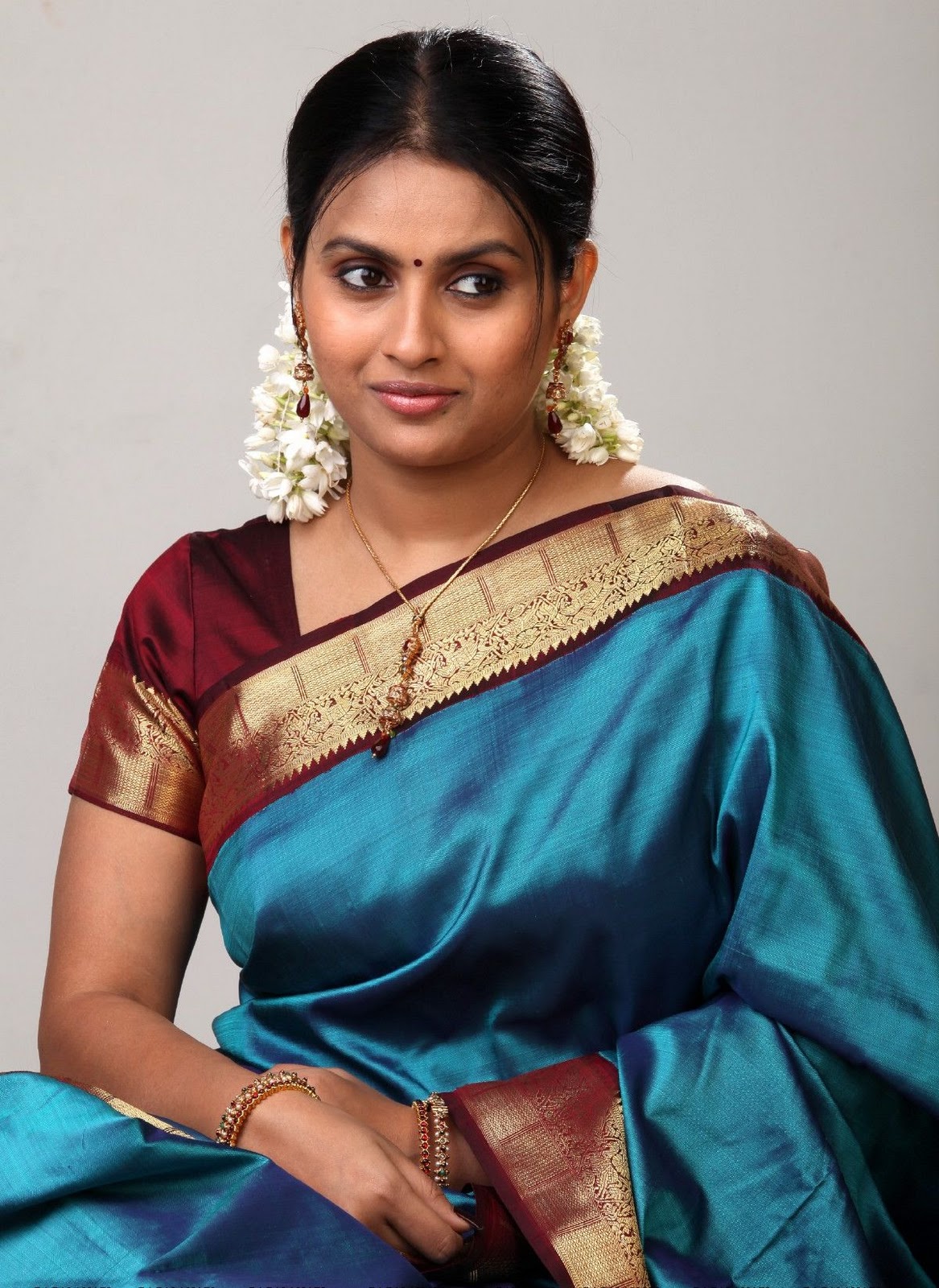 RKEE 4 MEDIA: Kalyani in Saree Photos Actress Image Gallery