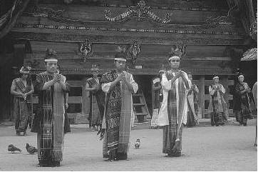 WELCOME TO DUTCH EAST INDIES: EXPERIENCING THE CULTURES