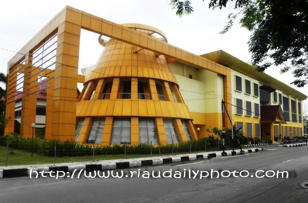 GEDUNG GURU RIAU (Teachers Building Riau) | RIAU DAILY PHOTO