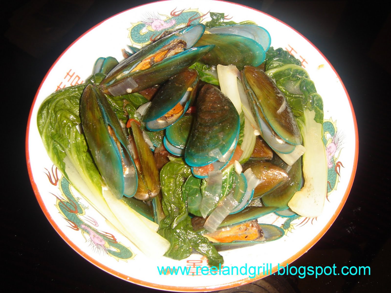 Reel and Grill: Ginisang Tahong (Sauteed Asian Green Mussels)