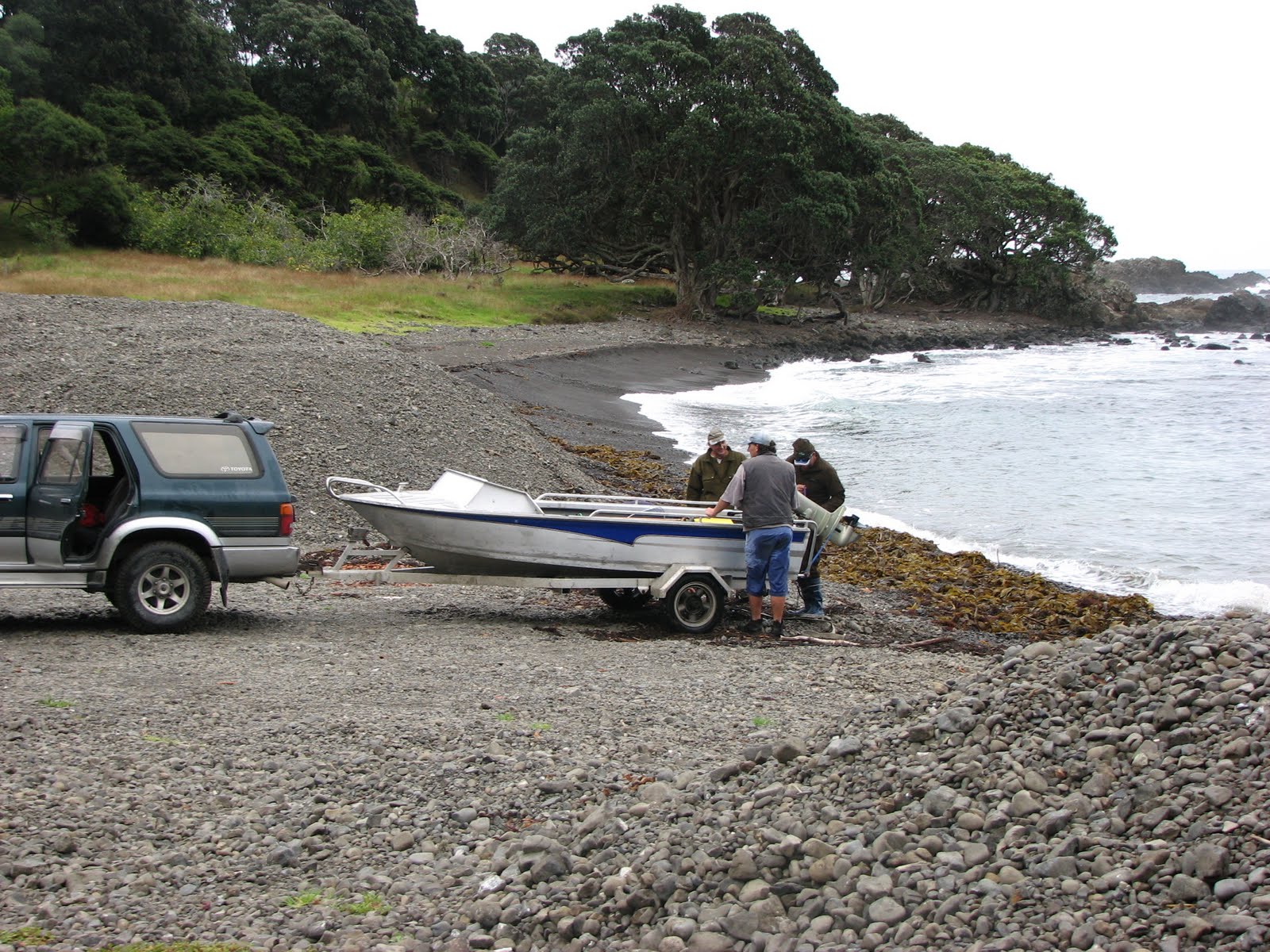 Gazebo Fishing: Cape Runaway Cricket trip 28.04-02.05.10