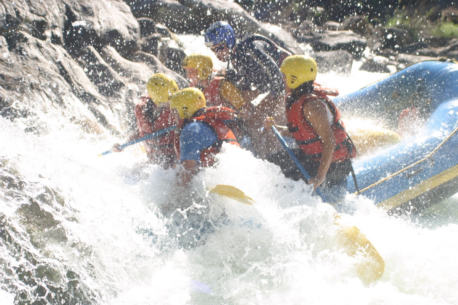 AVENTRILHEIROS: Rafting da Lua Cheia - Rio Macaé