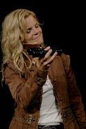 MONIQUE POIRIER: Biographie