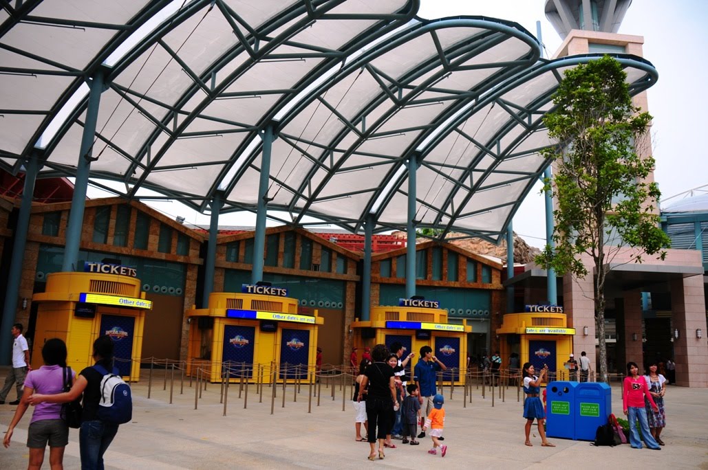 LIFE IN DIGITAL COLOUR: Universal Studios Singapore @ Sentosa Island