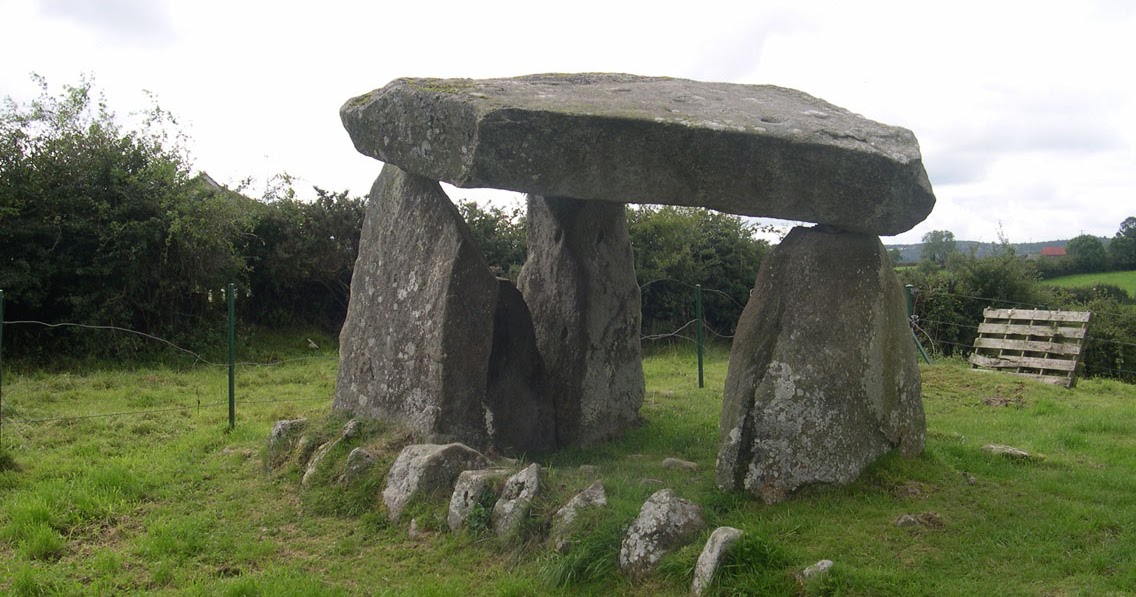 Trabajosámbitolingüístico: Monumentos megalíticos.
