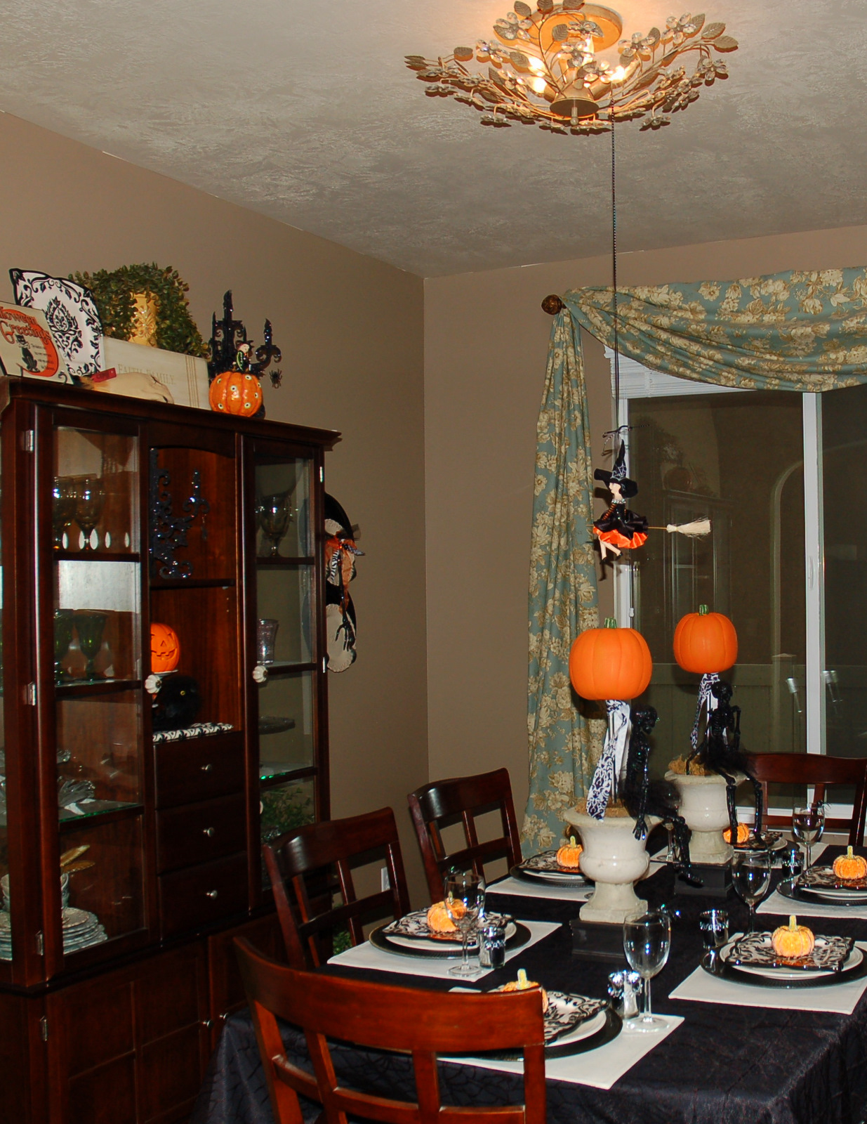 restlessrisa: Spooky Formal Dining Room...