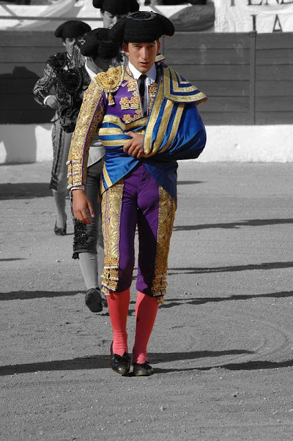 Curro Jiménez Valor y Arte: EL TORERO