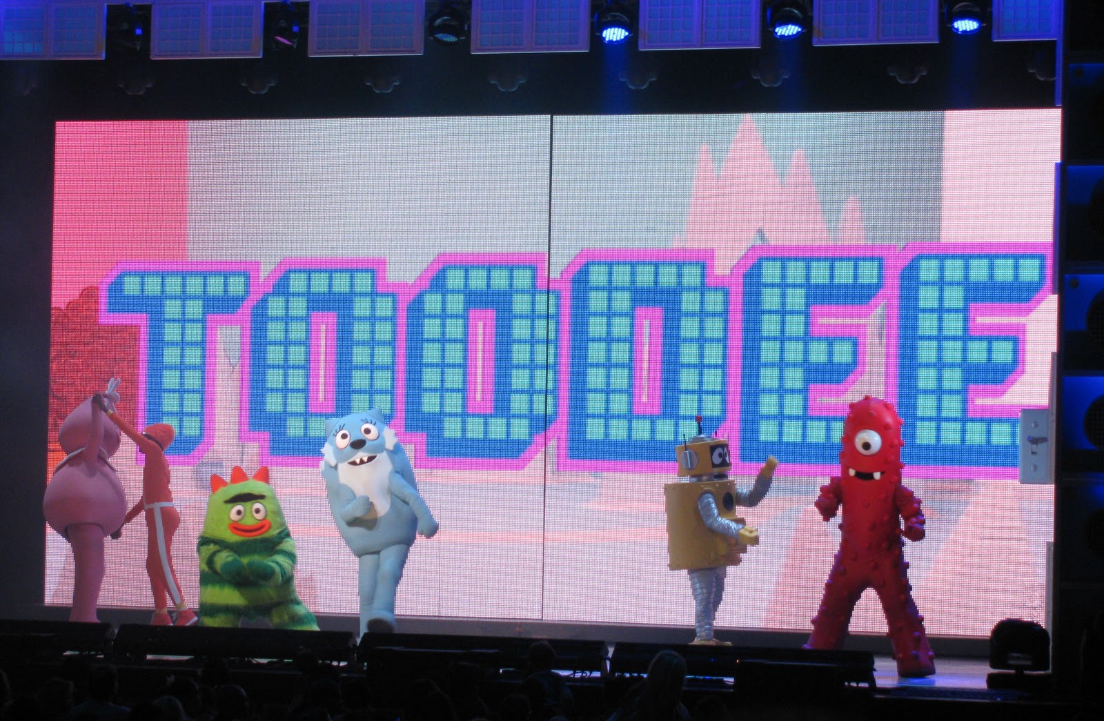 a beautiful mess: Yo Gabba Gabba Live!