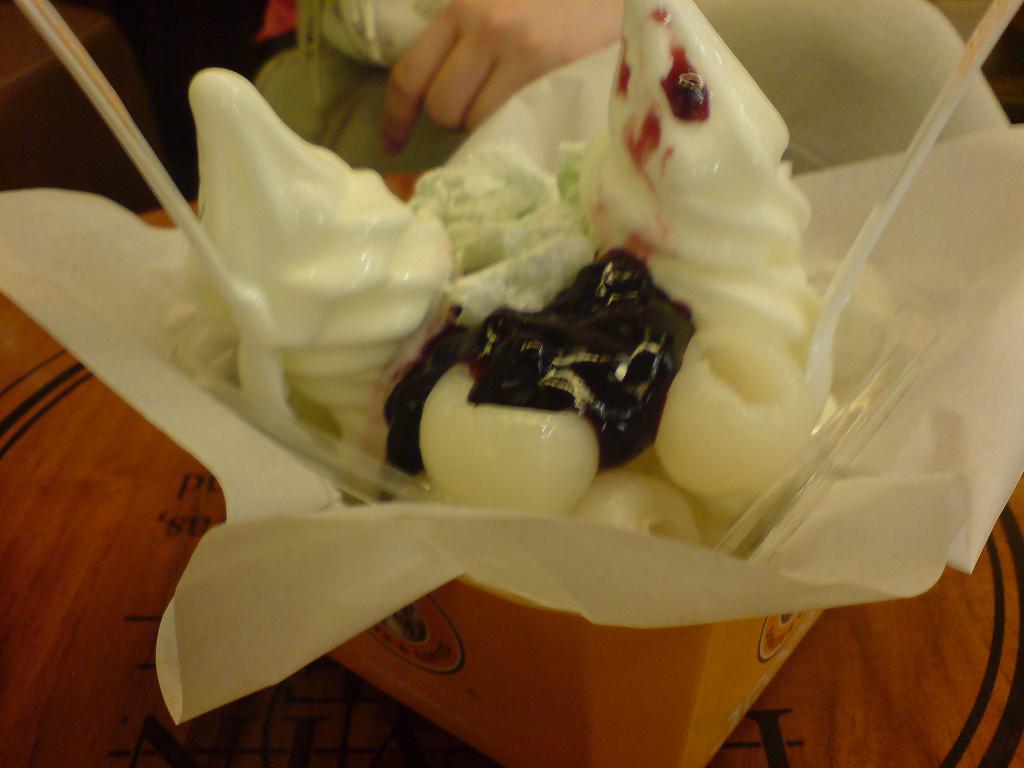 Jakarta Hunger Trails: J.Cool Frozen Yogurt