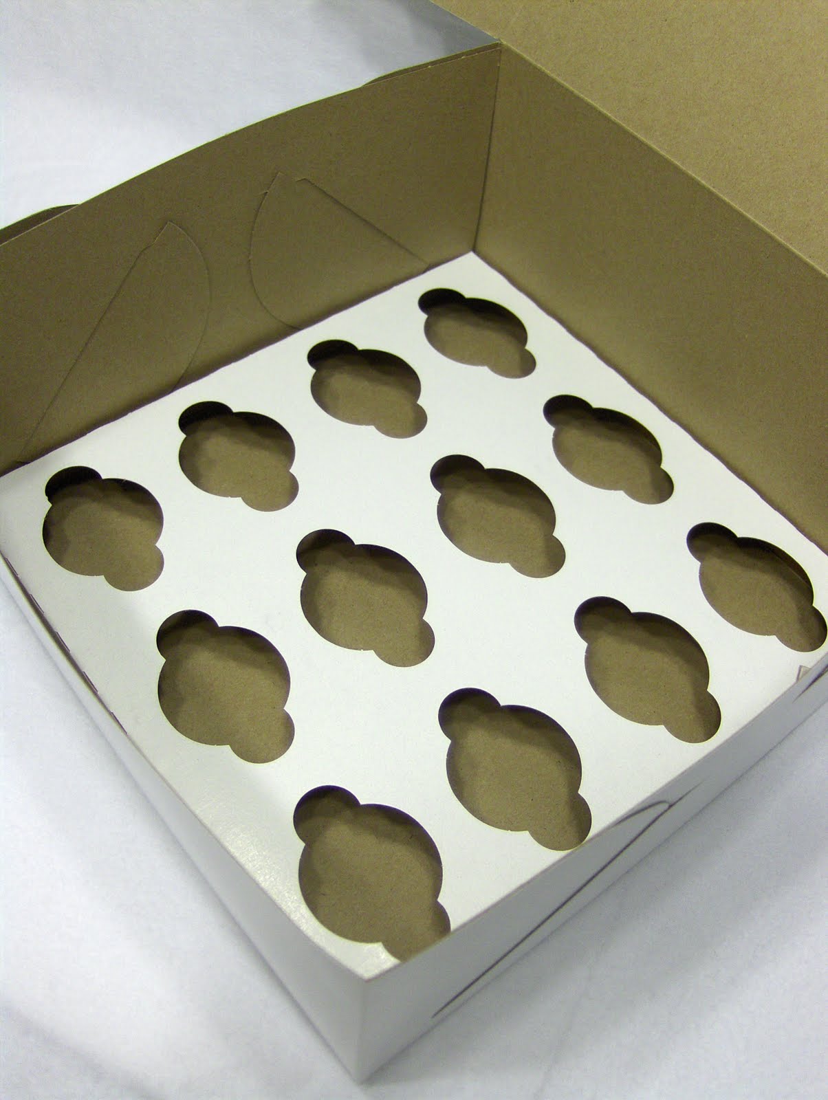 The Essential Packaging Store Blog: New Stuff - Cupcake Inserts!