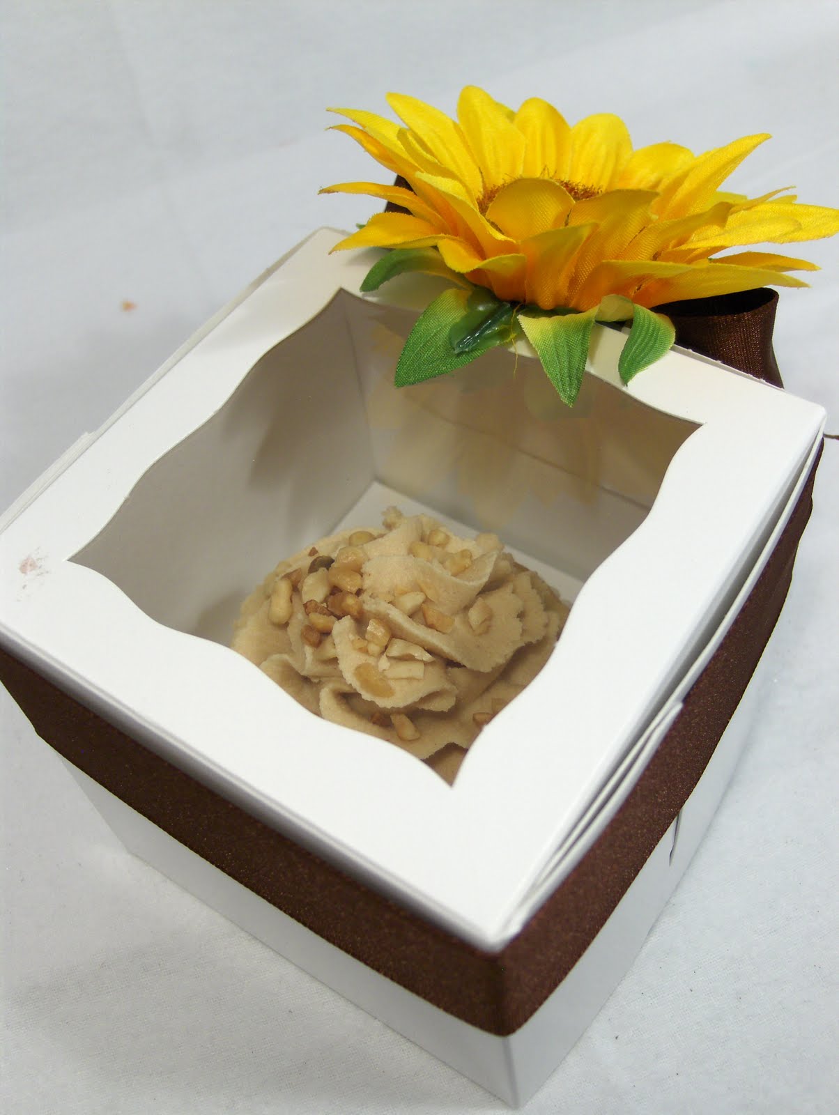 The Essential Packaging Store Blog: Cupcake Packaging - Autumn Elegance!