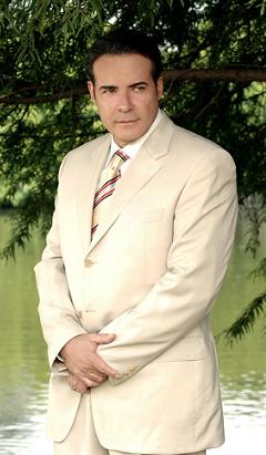 Biografia de CESAR EVORA | Avisos Clasificados