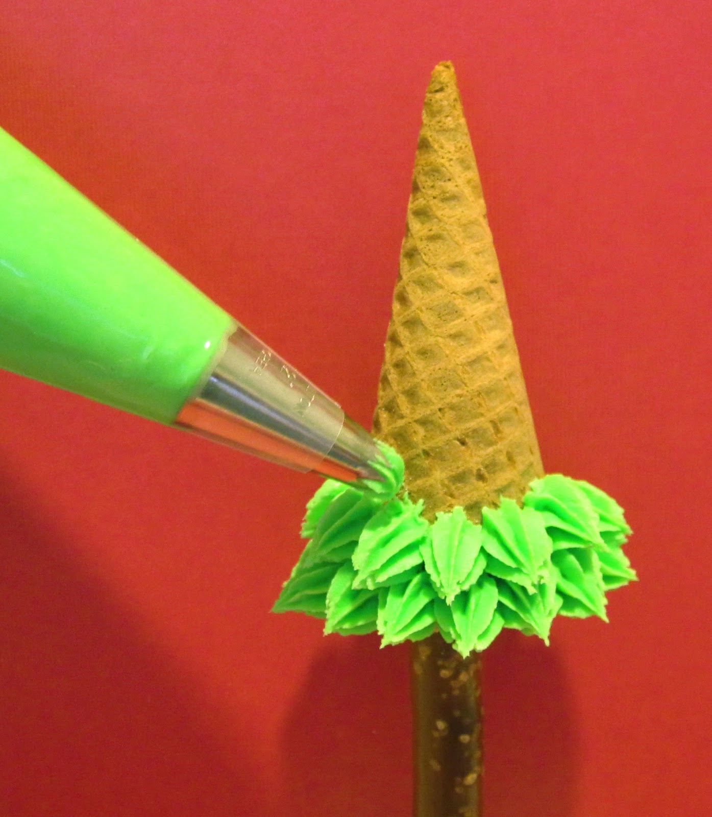 Christmas Tree Cupcakes - The Lindsay Ann