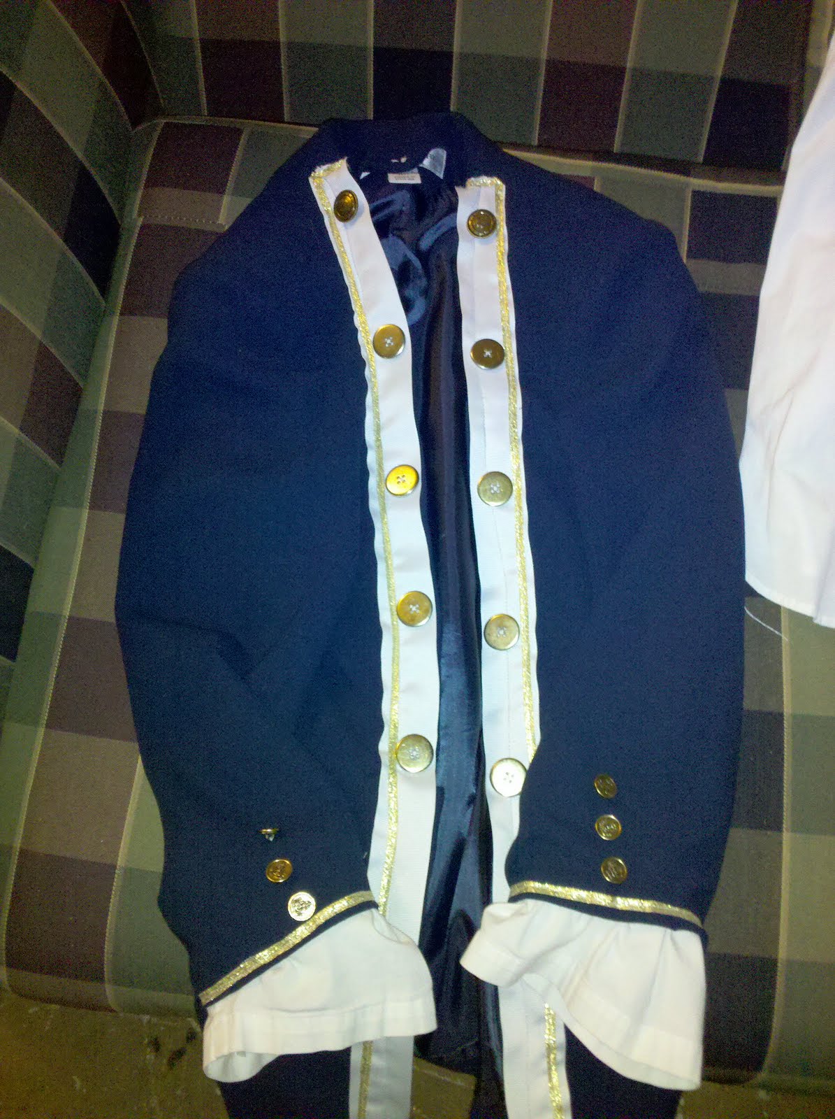 Thrifty Momma Treasures: The making of a Captain James Cook costume