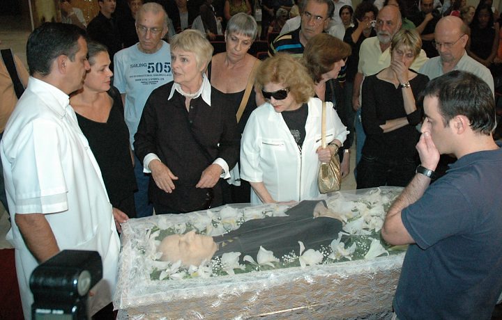 Por que, velho? Por quê?..: Velório'..