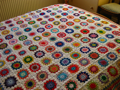 Bunny Mummy: Circle Blanket Ta Dah