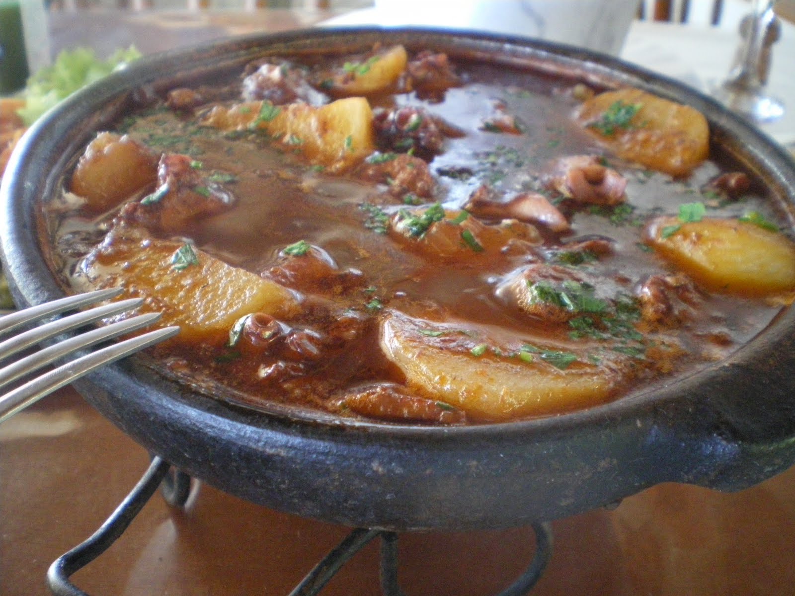 SITE SABOR DAS ERVAS: Polvo ao vinho tinto