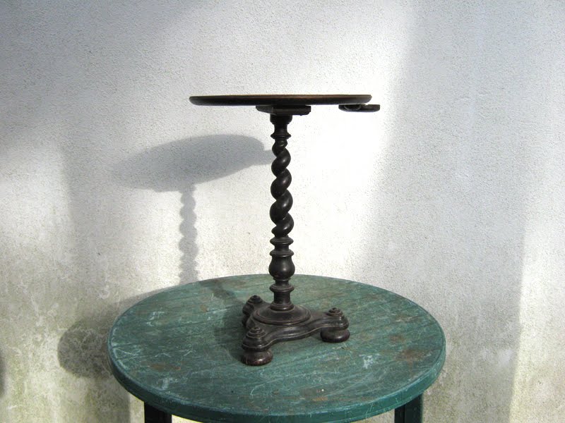 MADEIRAS & MANEIRAS: Pedro Nazaré: Vale a pena restaurar. Os móveis não ...