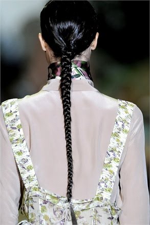 RUNAWAY: Trecce - side braids and plaits