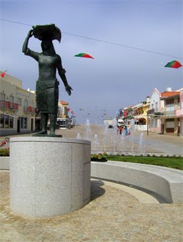 To Visit Portugal: Visit the monument to the women of Murtosa (Varina ...