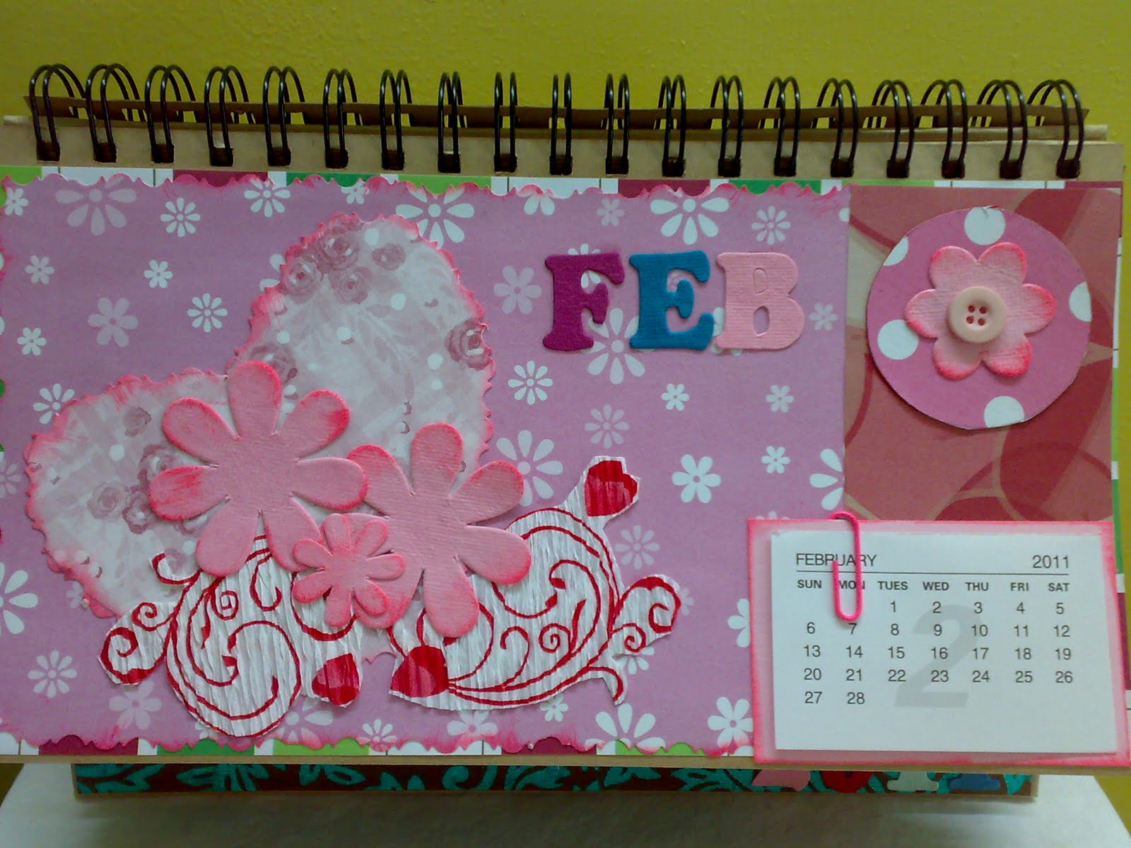 Kalalayaa's Art Stuido: HANDMADE DESKTOP CALENDAR
