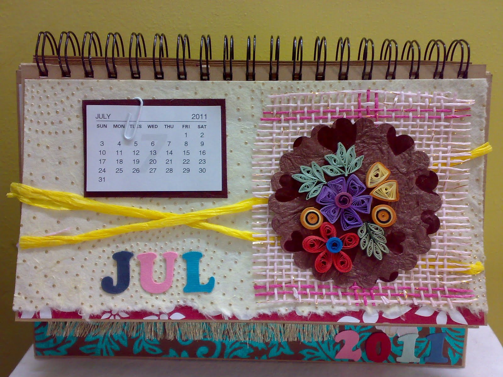 Kalalayaa's Art Stuido: HANDMADE DESKTOP CALENDAR