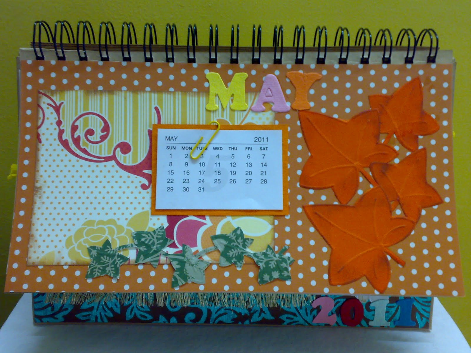 Kalalayaa's Art Stuido: HANDMADE DESKTOP CALENDAR