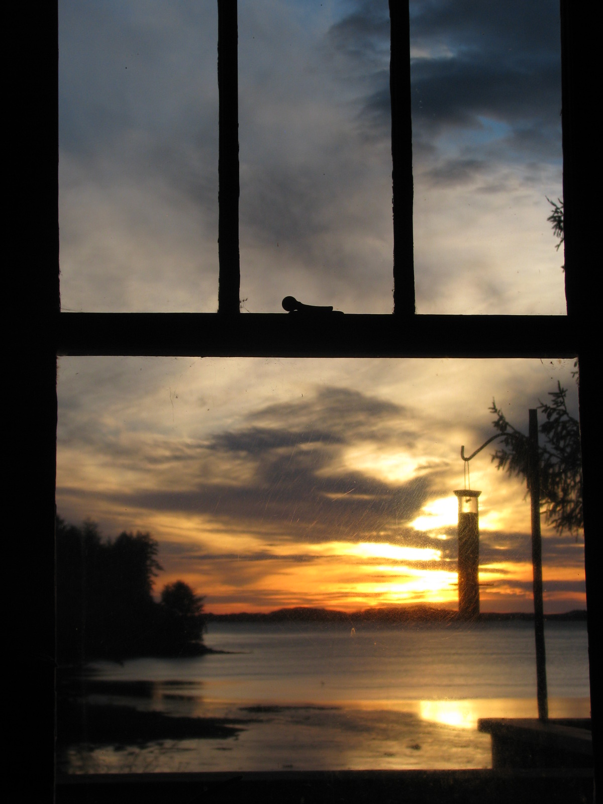 TwoTonGreenBlog: Sunset Through My Window